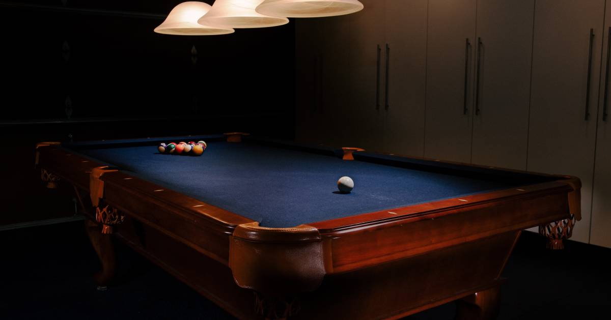 How to Start a Pool Hall Business