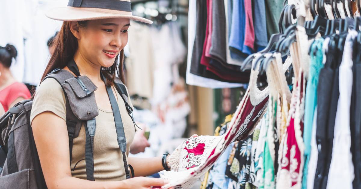 How to Start a Souvenir Shop